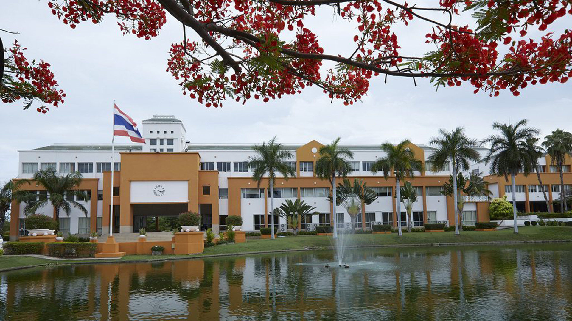 ASIS signs student exchange agreement with Thai university - Punt.