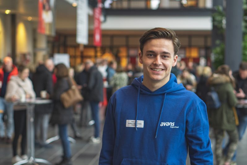 Promostudenten Avans: 'Soms werk ik tussen de lessen door' - Punt.
