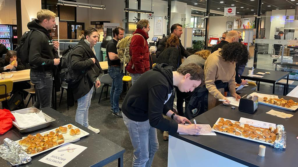 Dit zijn de lekkerste worstenbroodjes volgens Avansstudenten - Punt.