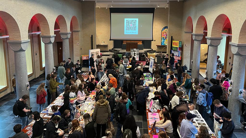 Zo zag de kunstmarkt van St. Joost School of Art & Design eruit, die ...