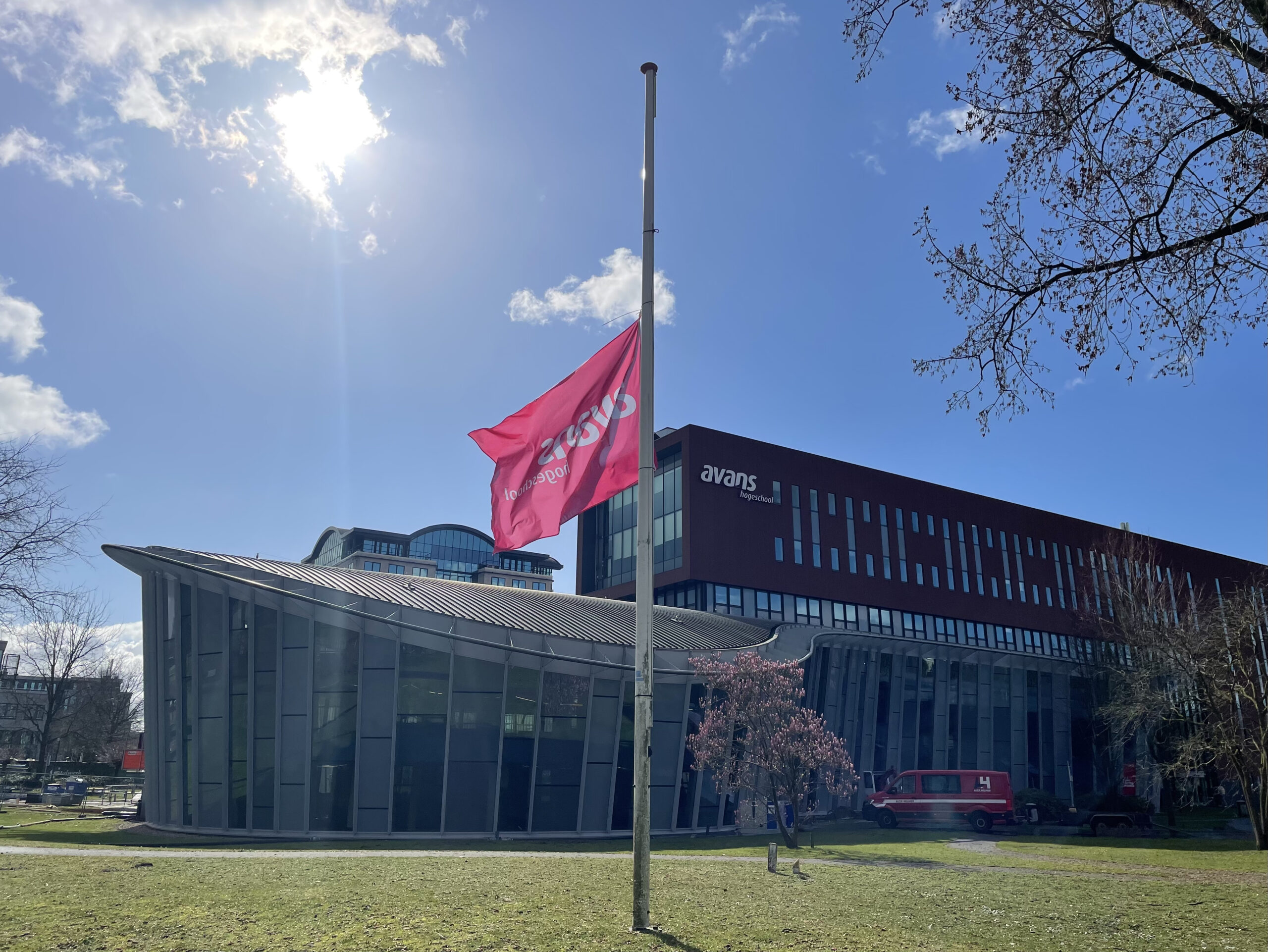 Herdenkingen bij Avans voor overleden oud-voorzitter Rüpp - Punt.