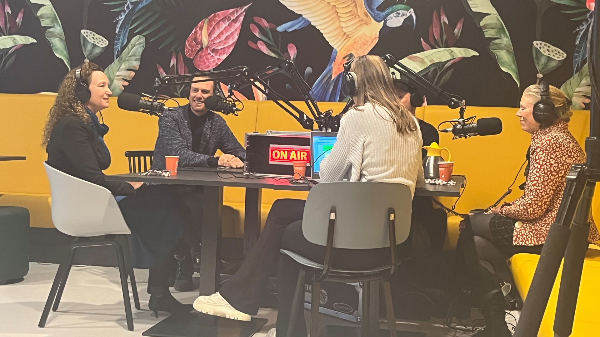 Vijf uitzendingen Ambition Radio: wat kost het, wat komt erbij kijken ...