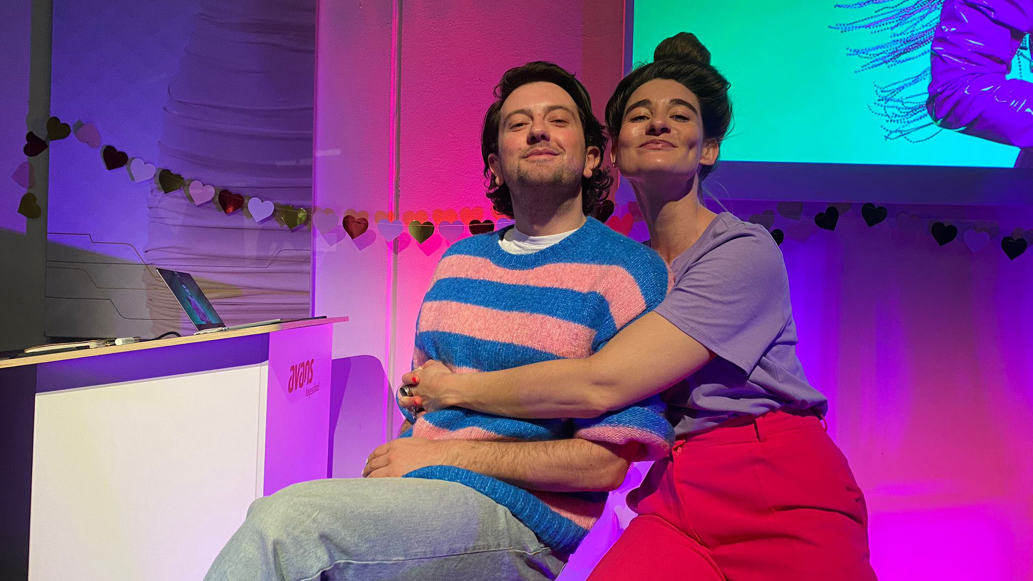 Nablijven X Sex Education: 'Zonder dat ik het wist, was ik een lustobject in de gipsfetisj ...